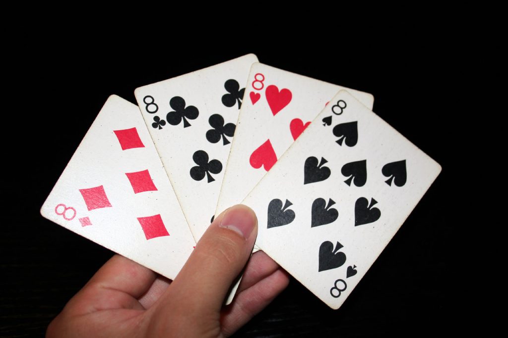 How to Play Crazy Eights [Card Casino Game] - TME.NET